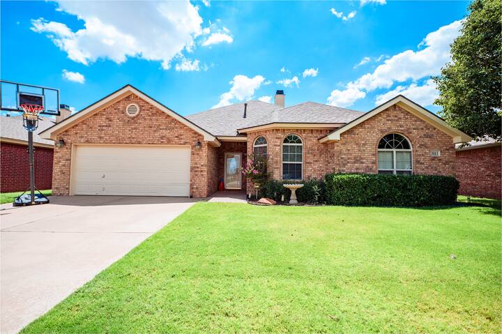 Executive 3-bed Oasis, W/ Office - ラボック, TX