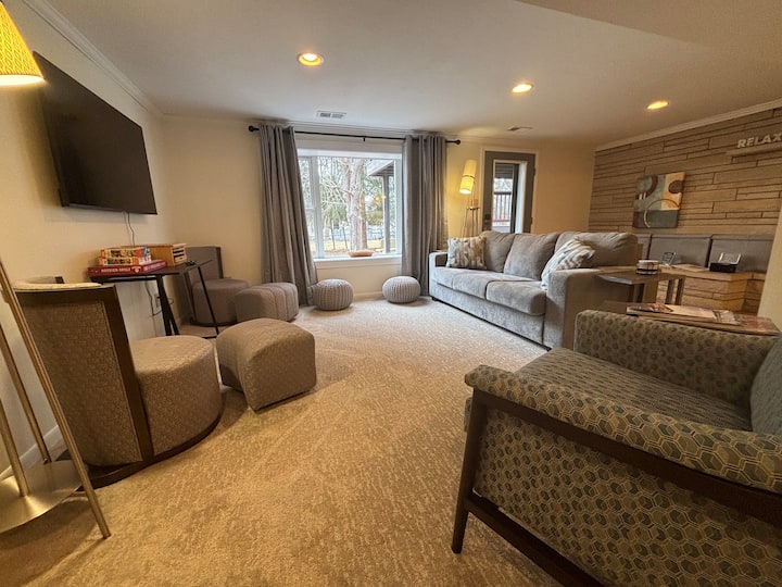 Stadium Stroll Garden Level •Sleeps 6 •Walk To Iu - Bloomington, IN