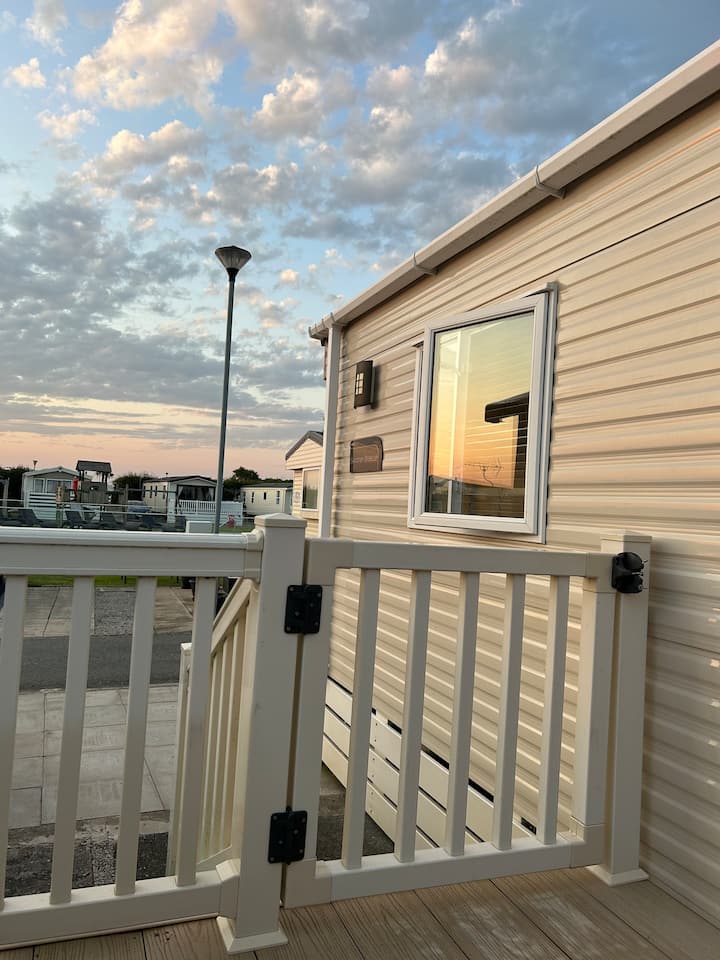 Cosy And Modern Static Caravan - Caernarfon
