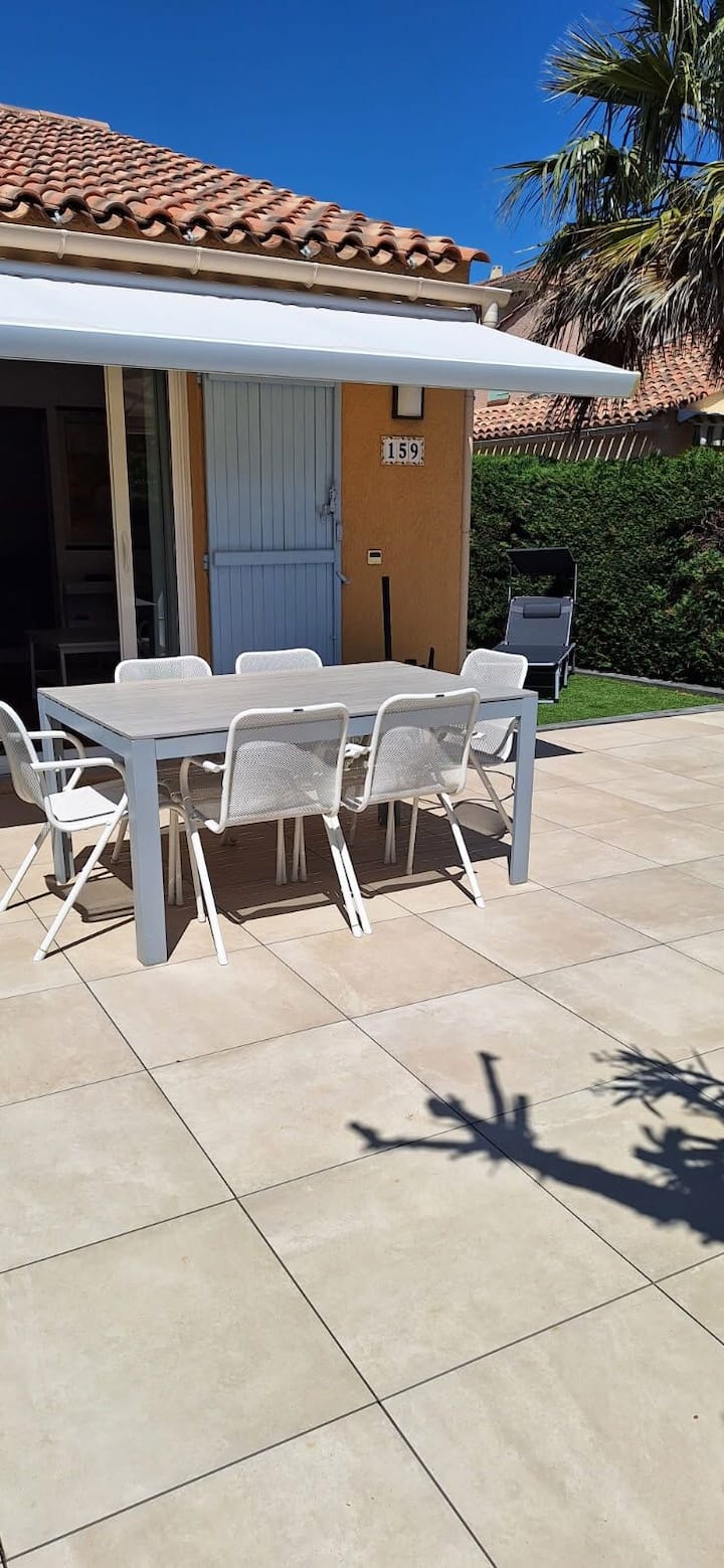 Mazet Cosy Climatisé, Terrasse  Privée Et Piscine. - Le Lavandou