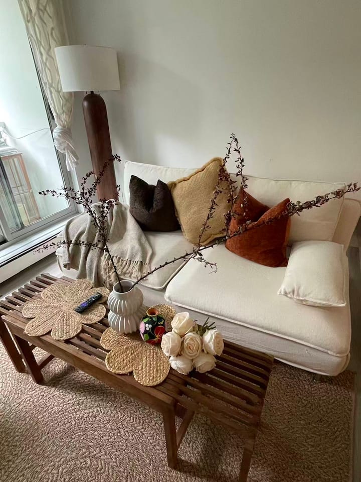 Cozy 1bedroom+1bath Condo In Heart Of Forest Hills - Toronto