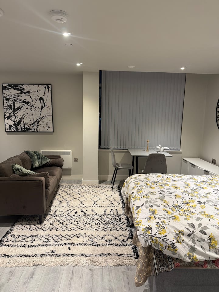 Modern Studio In Bracknell - Bracknell