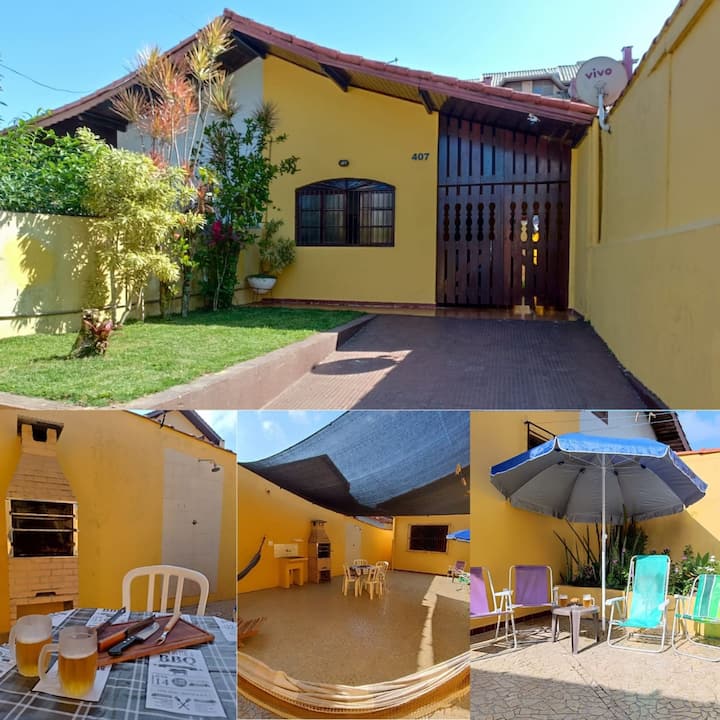 Casa Amarela •150m Praia • Churrasqueira •Quintal. - Peruíbe