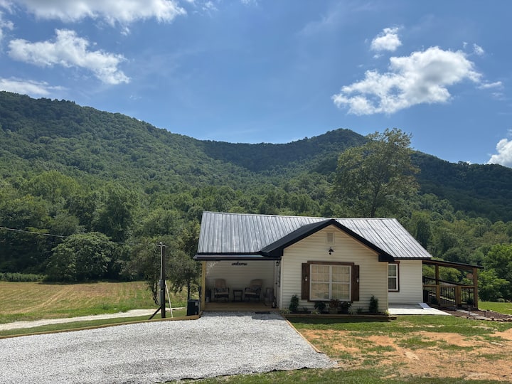 Cody Farmhouse - Calderwood Lake, TN