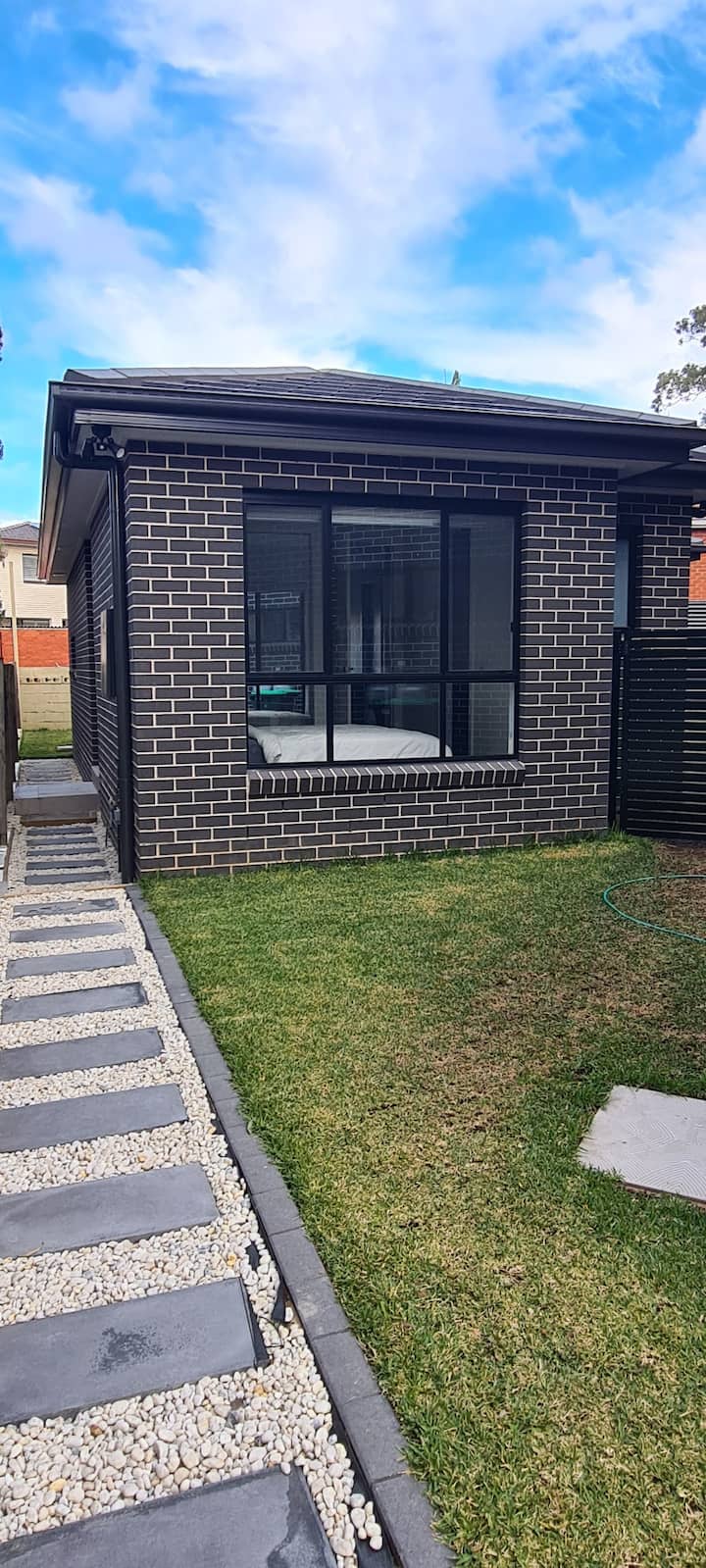 Royal Luxury House: Walk To Bus Metro, Uni & Shops - Hornsby