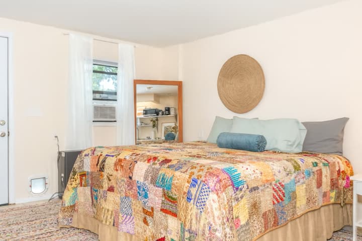 Quiet & Safe Studio Near Downtown. Private Yard. - Gainesville, FL