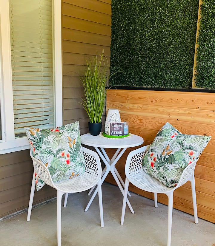 The Laurier Nest 2 Licensed ! - Port Coquitlam