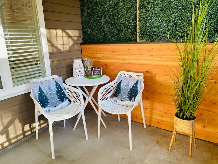 The Laurier Nest 2 Licensed ! Home Away From Home - 코퀴틀럼