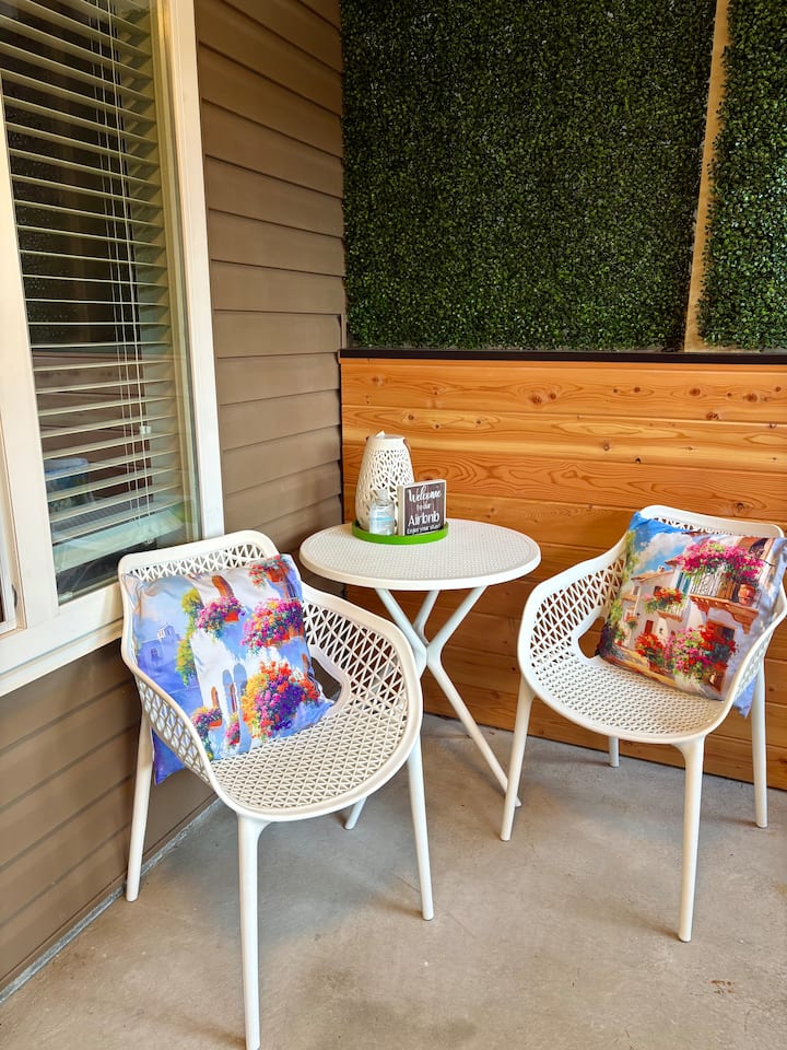 The Laurier Nest 2 A Touch Of European Flair - 코퀴틀럼