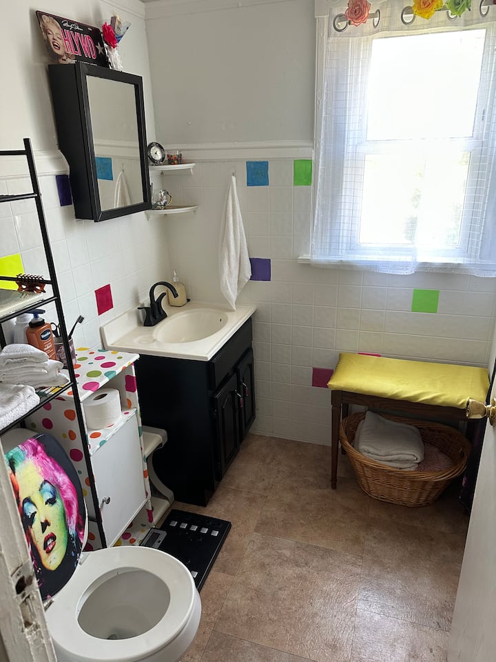 Pet Friendly, Ca, Parking Upper Duplex-sleeps 8+ - Oshkosh, WI