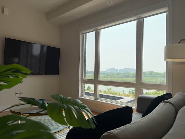 Luxurious House With Pond View And Jacuzzi - Oakville
