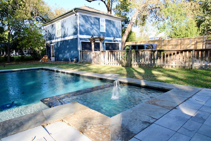 The Carriage House | Lux Loft | Hot Tub, Golf Cart - McKinney, TX