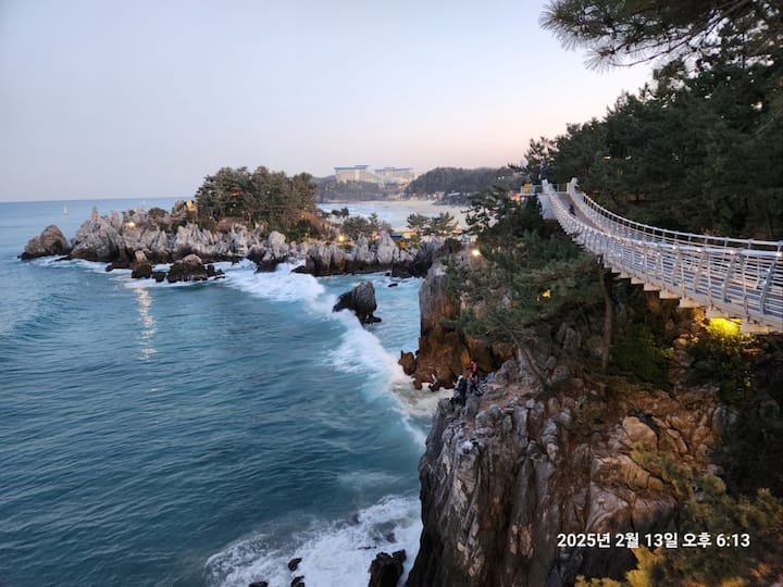 일출,무릉(방2개 욕실2개 테라스) (단체)
추암해변 도보3분,촛대바위,출렁다리,해안도로 - Donghae-si