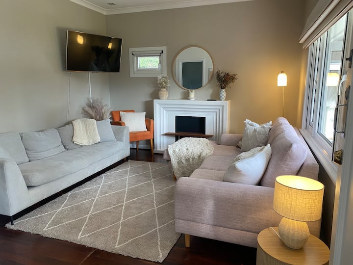Coastal Charm Cottage - Kingsley