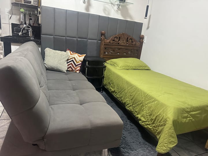 Micro Casa Com Garagem E Pátio No Centro - Varginha