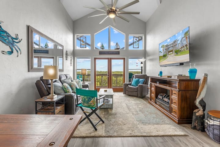 The Crane’s Nest: Charming Waterfront Retreat - Cedar Key, FL