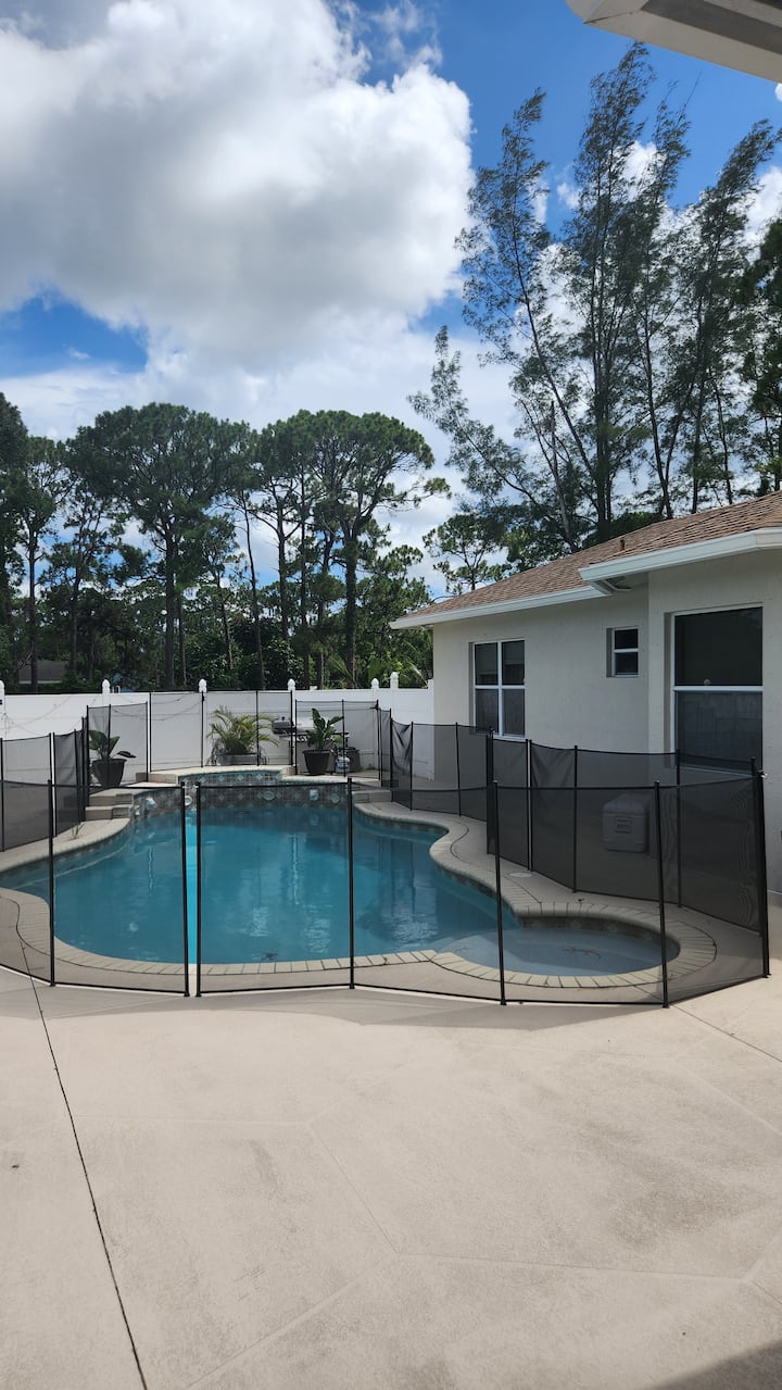 Live N Luxe - Royal Palm Beach, FL