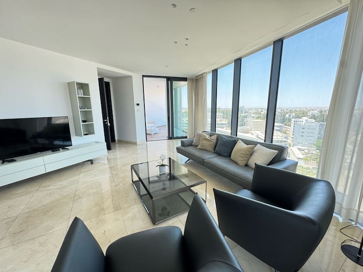 Wealthystays: Downtown Parkside Residence - Nicosia