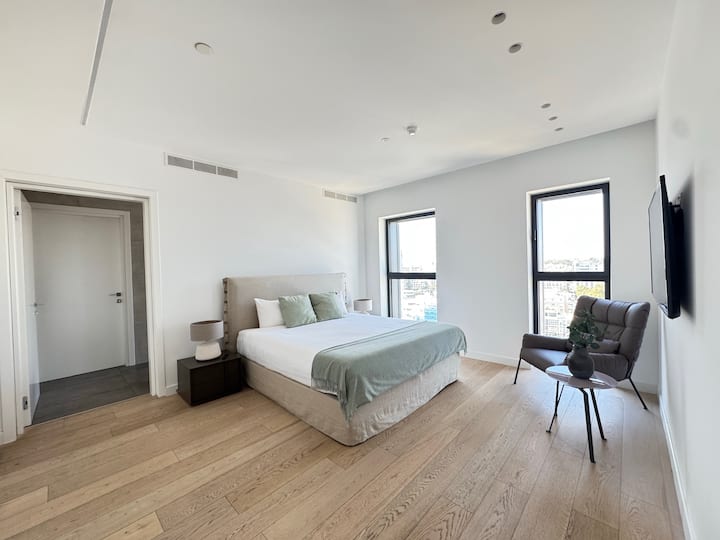Wealthystays: Downtown Parkside Living - Агиос Дометиос