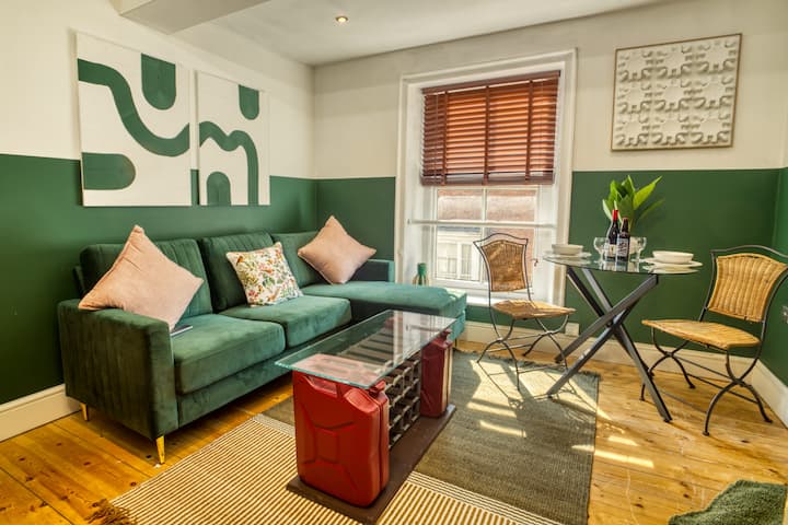 Stylish Steep Hill Apartment | Pass The Keys - Lincoln