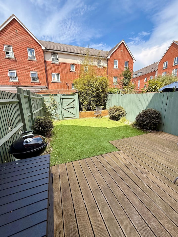 3 Bed House, Garden, By The Sea - Bournemouth
