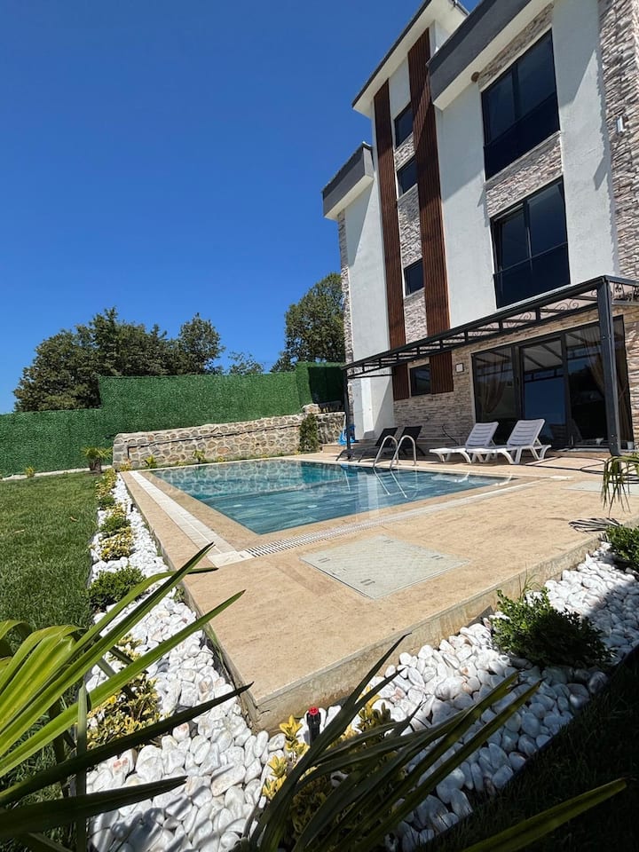 Villa In Nature
Sıcak Havuzlu,hamam Sauna - Sakarya