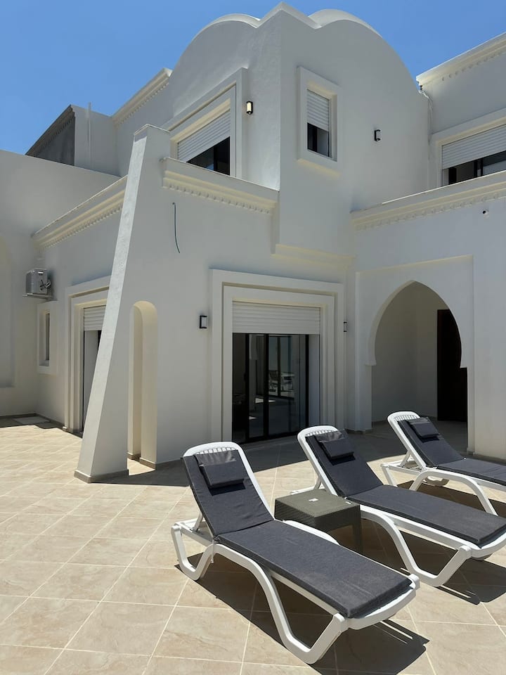 Spacious 5-bedroom Villa With Private Pool - Djerba
