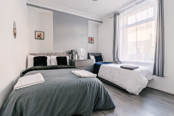 Stunning 5 Bedroom Home In The Heart Of Swansea! - Swansea, UK