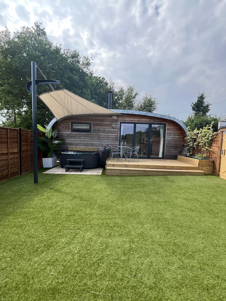 Willowbrook Luxury Log Cabin With Private Hot Tub - Birmingham