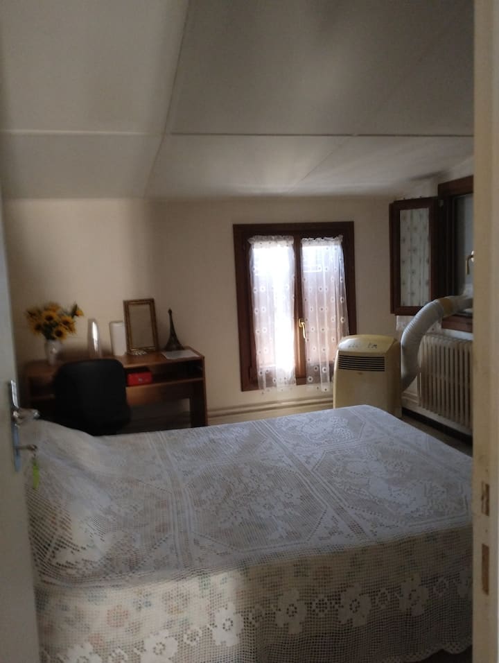 Chambre Tranquille
Indépendante - Moustiers-Sainte-Marie