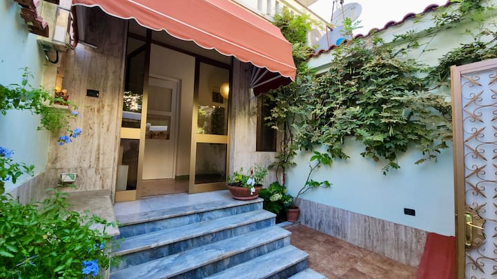 Doni’s Charming Vintage Home - Tirana
