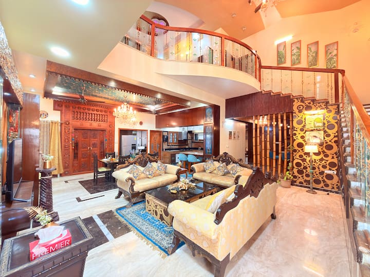 Wooden Whispers Luxe Theater Villa - Bangalore