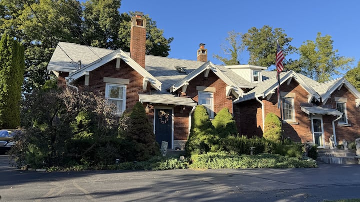 2 Bedroom Apartment In Olde Handy School House - Brown County, IN