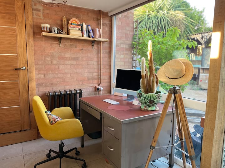 Stylish Luxury Bungalow - Birmingham