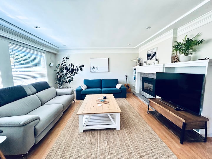 Sea Horizons Bungalow Near Beach With Fenced Yard - Parksville