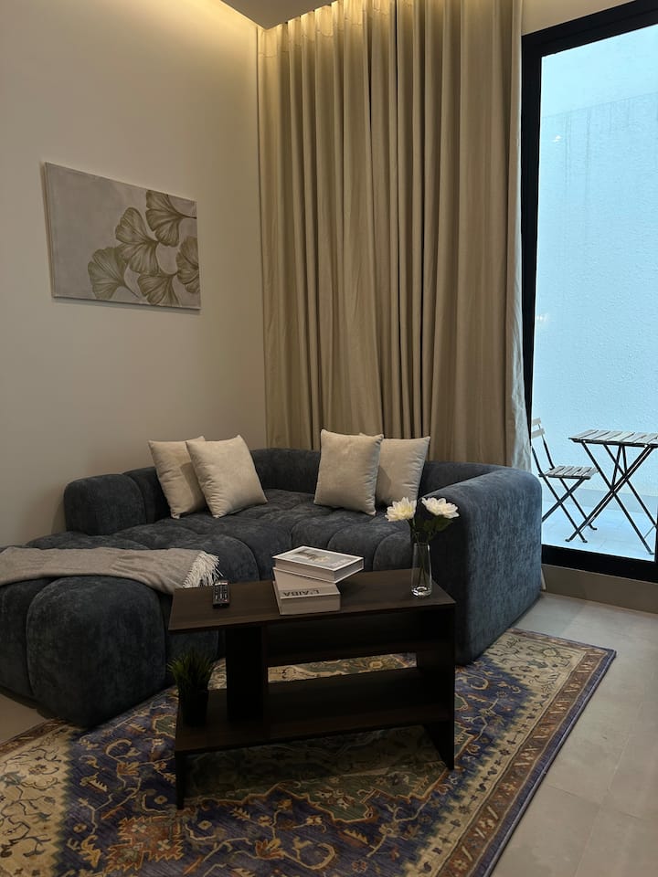 النرجس B- شقة فاخرة هادئة و مميزة مع بلكونة N 05# - Riyadh King Khalid Airport (RUH)