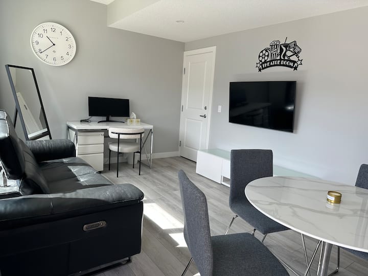 Private Walkout Suite Nw Calgary • 1.5 Hr To Banff - Calgary