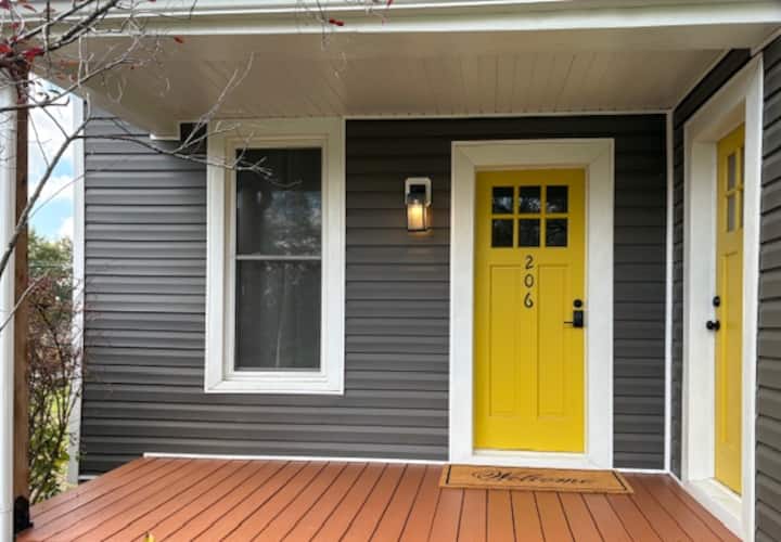 Quirky But Charming Bungalow! 750’ From Katy Trail - Isle of Capri Casino Hotel Boonville