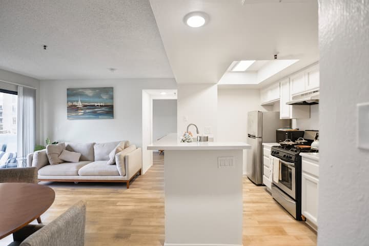 Private Room, Bathroom And Parking At Walk Of Fame - West Hollywood