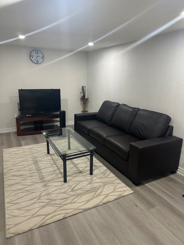 Basement Suite Near The Airport - Brampton