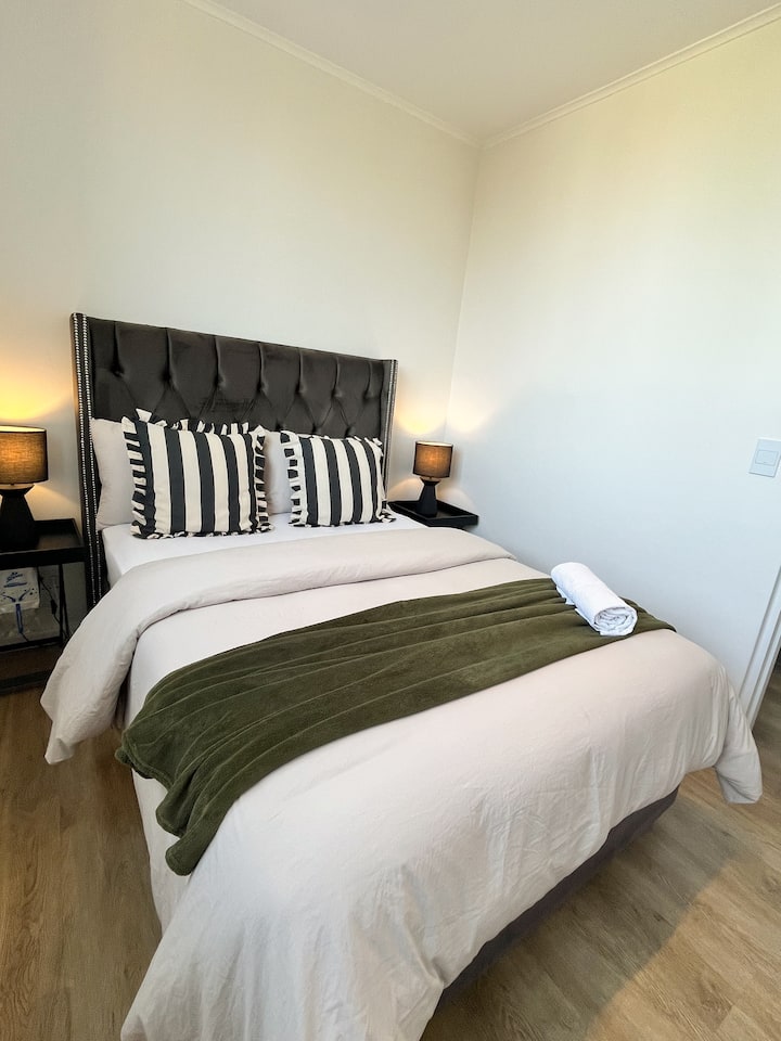 Chic 1br George Getaway • Balcony • Braai • Pool - George