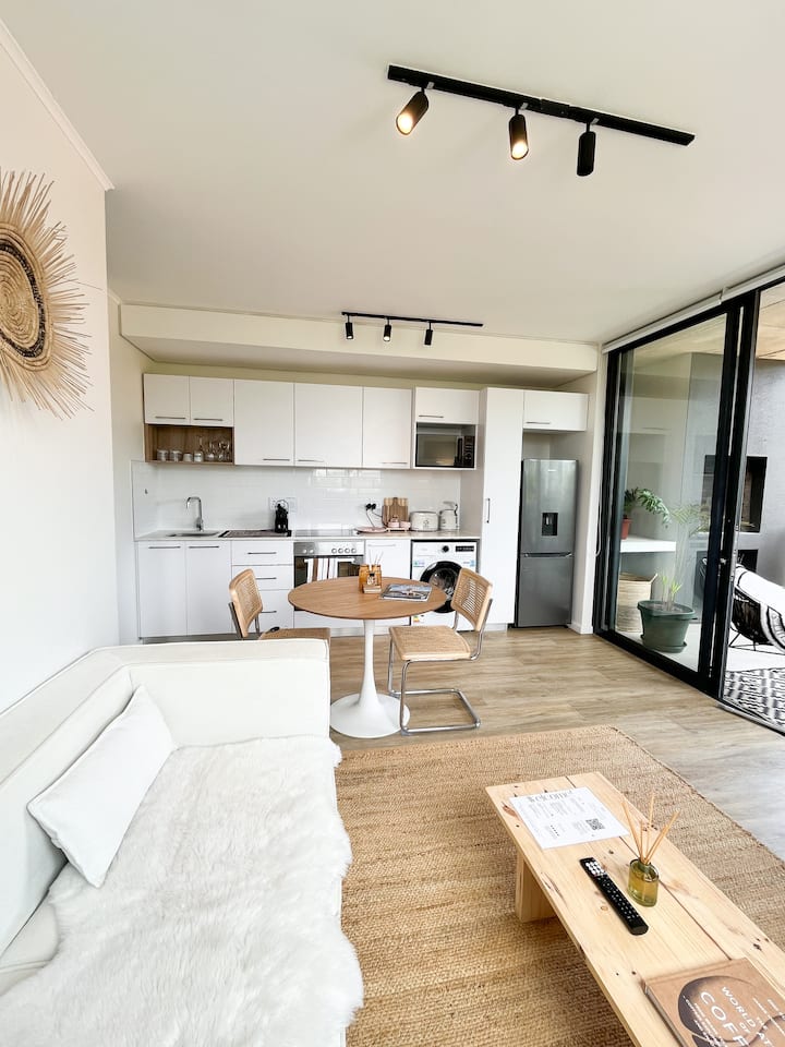 Chic 1br George Getaway • Balcony • Braai • Pool - George