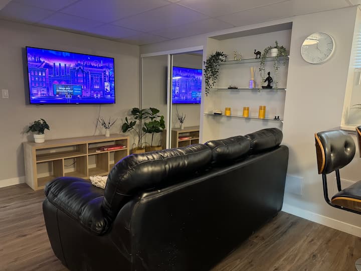 Basement Suite- With Laundry & Free Parking - Winnipeg