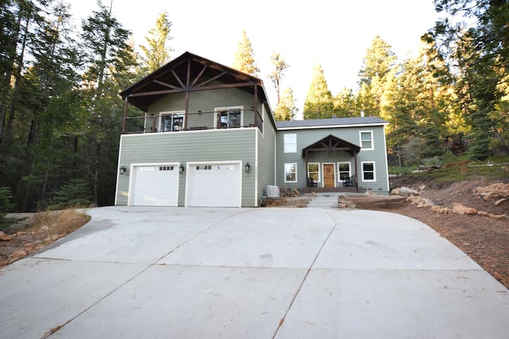 Large Shaver Lake Cabin With Mural - Shaver Lake, CA
