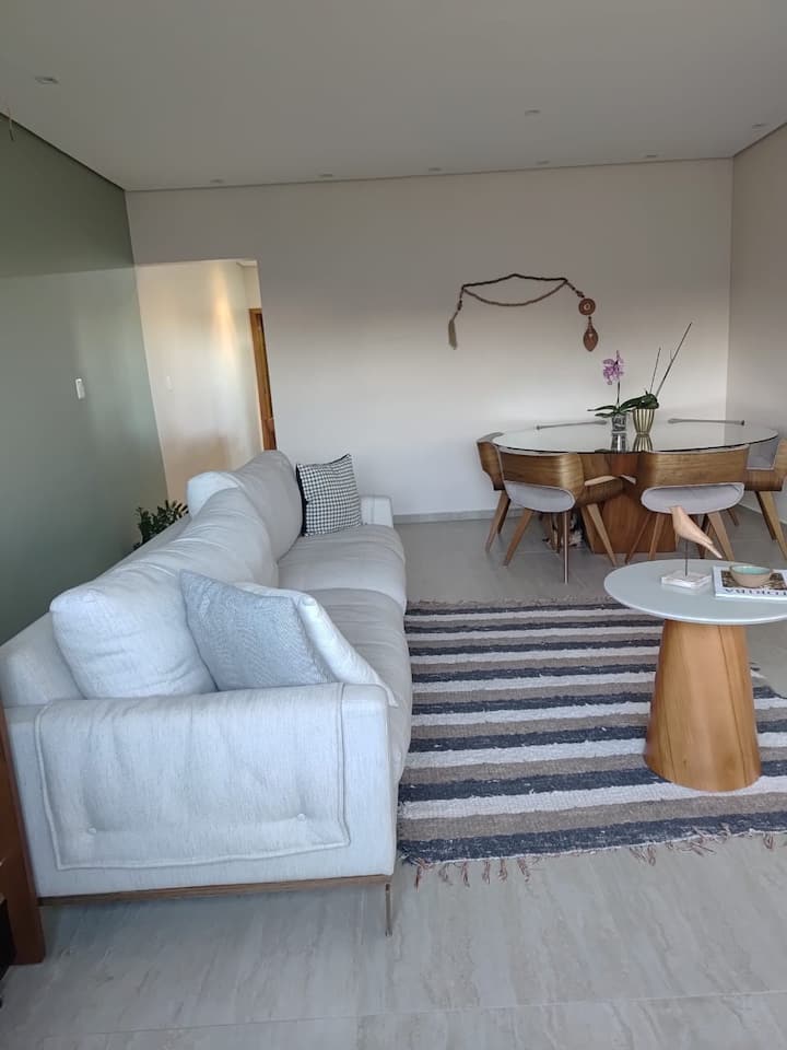 Casa Moderna Espaçosa Com Jardim - São José dos Campos