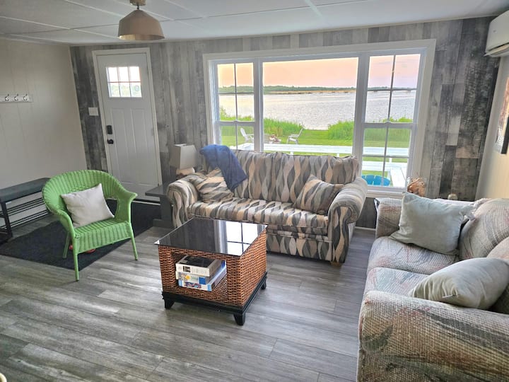 Dock & Drift Riverside Cottage - New Brunswick