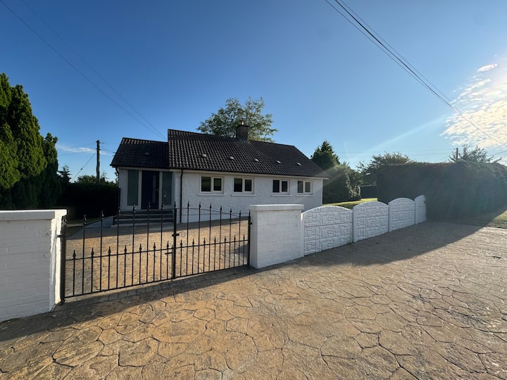 Modern Bungalow In The Peaceful Countryside - New Ross