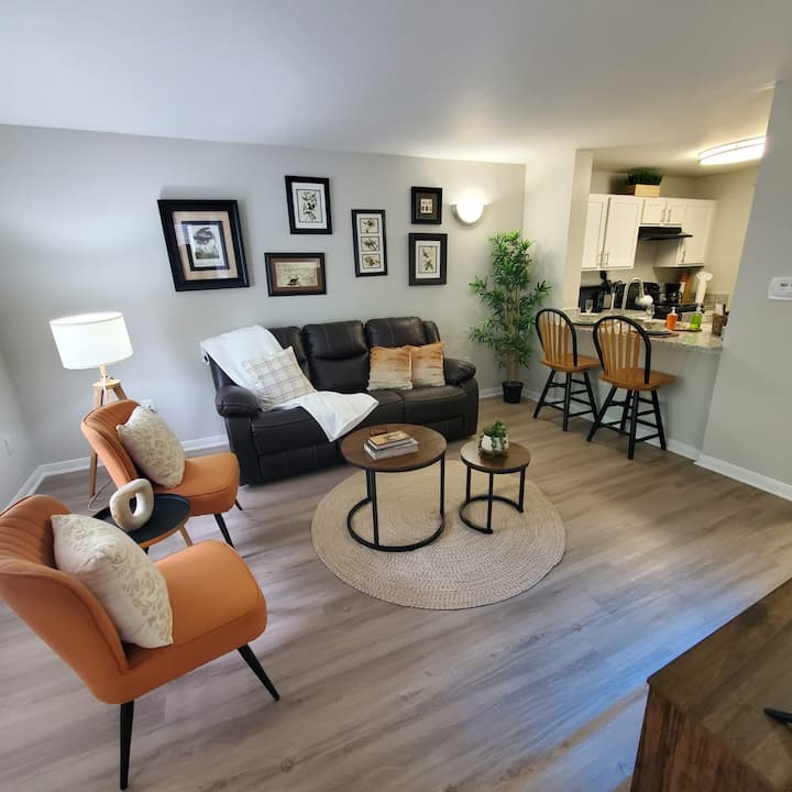 Riverside Retreat – Near Ut, Downtown & Lady Bird - Austin, TX