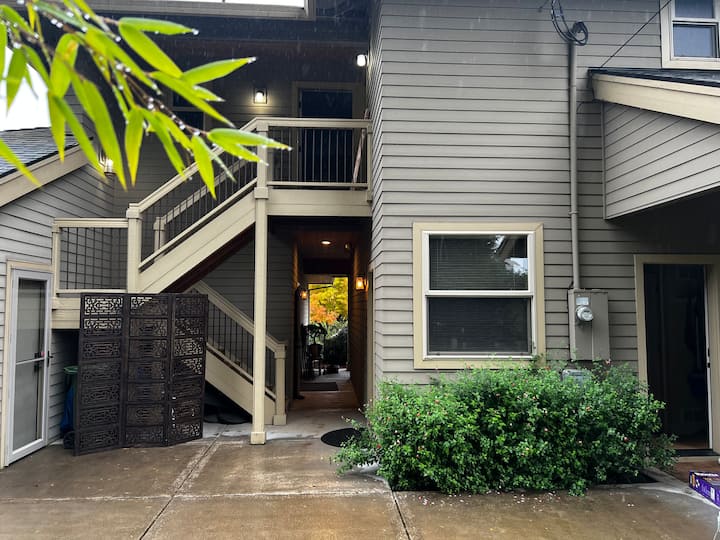 Dundee Hills Wine Country Suites - Dundee, OR