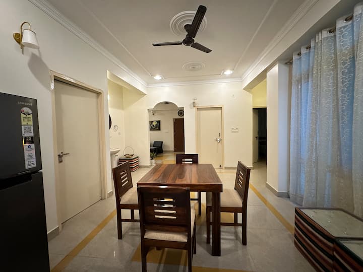 Cozy Apartment In Heart Of City Near Metro - Lucknow
